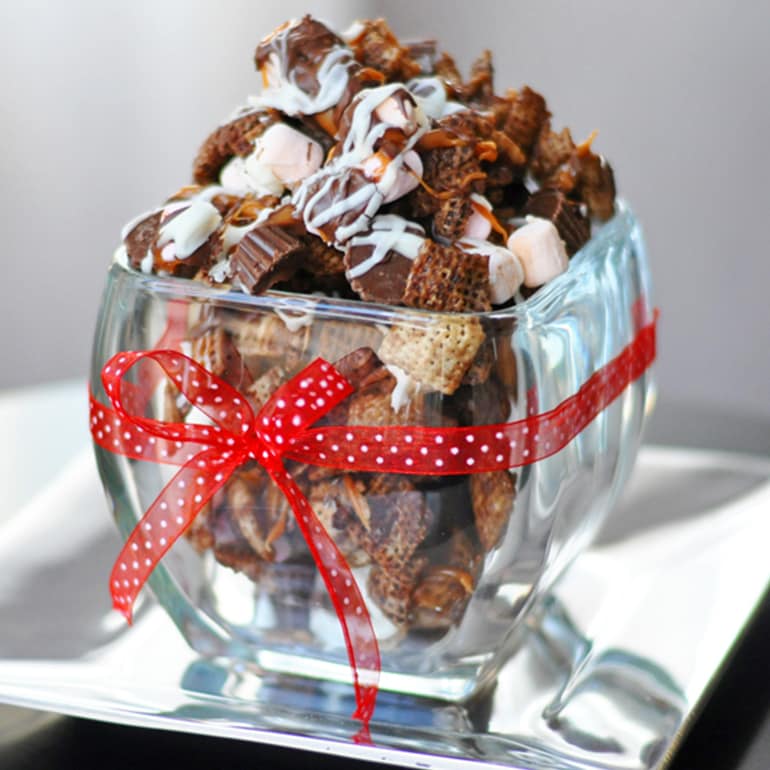15 Easy Party Mix Recipes Perfect For Your Next Party - Smart Party Ideas